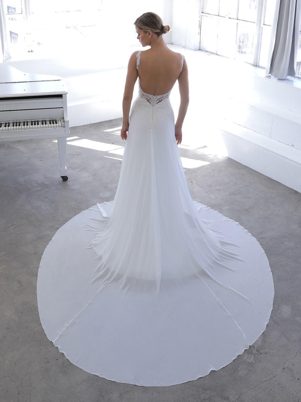 NOVALEE - 2021 Blue by Enzoani | Enzoani